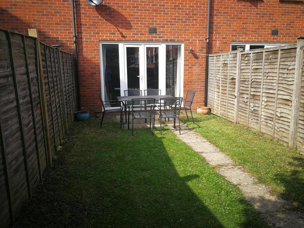 Comfortable and Welcoming Beatrix House by Cliftonvalley Apartments ...