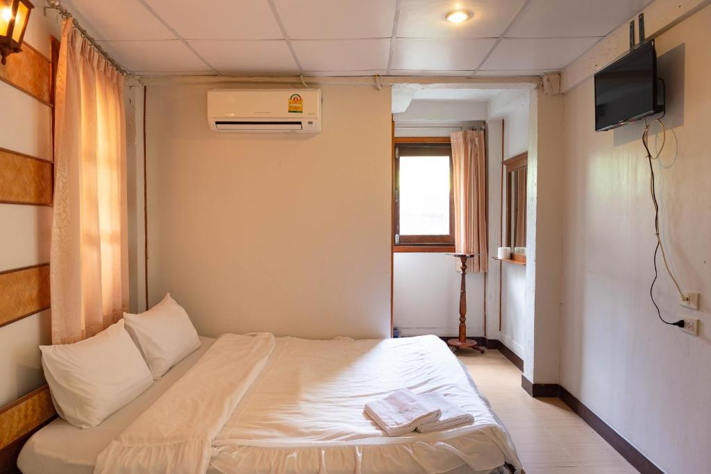 Baan Kitsada, Amphawa (updated prices 2025)