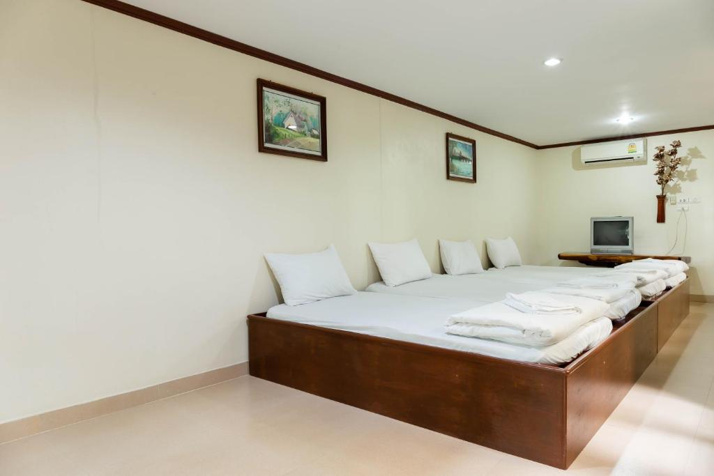 Baan Kitsada, Amphawa (updated prices 2025)