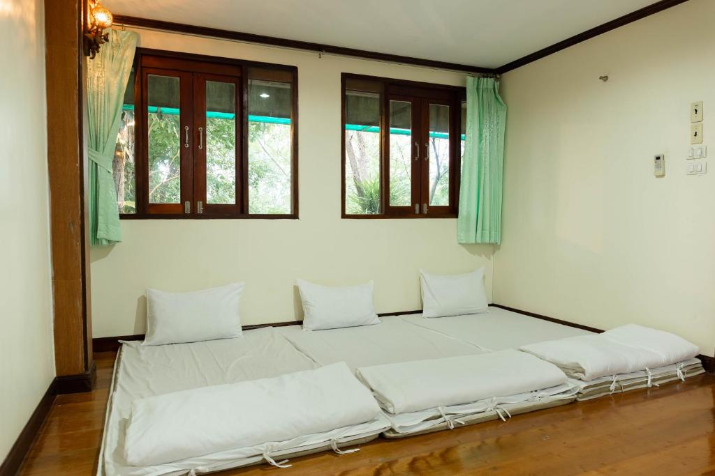 Baan Kitsada, Amphawa (updated prices 2025)