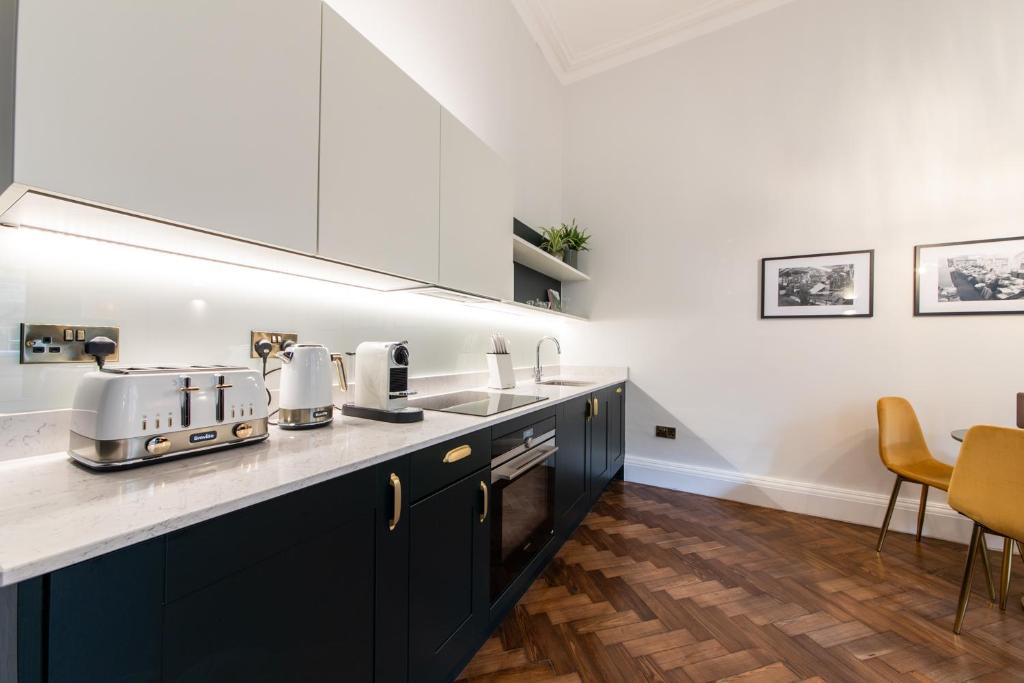 Linton Collection - 28 North Bridge, Edinburgh (updated prices 2025)