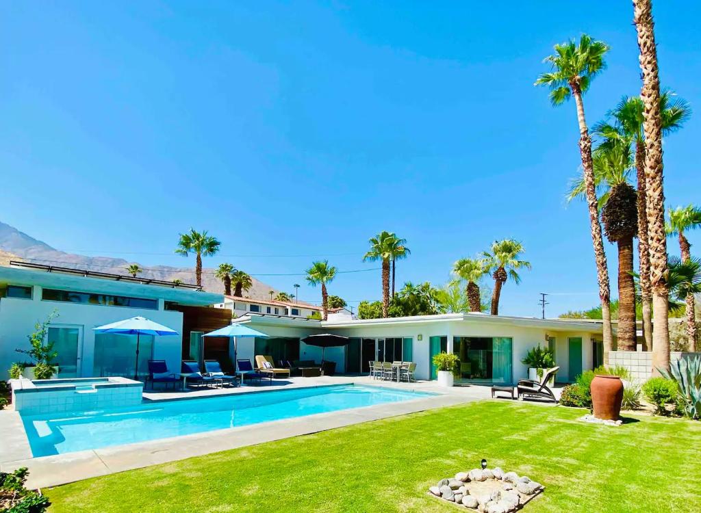Villa Annika - Beautiful Villa with Large Pool and Spa, Palm Springs ...