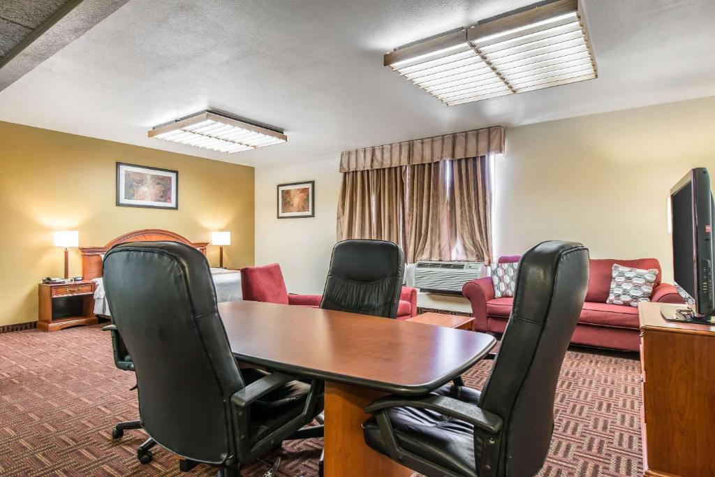 Quality Inn Colorado Springs South, Colorado Springs (updated prices 2025)