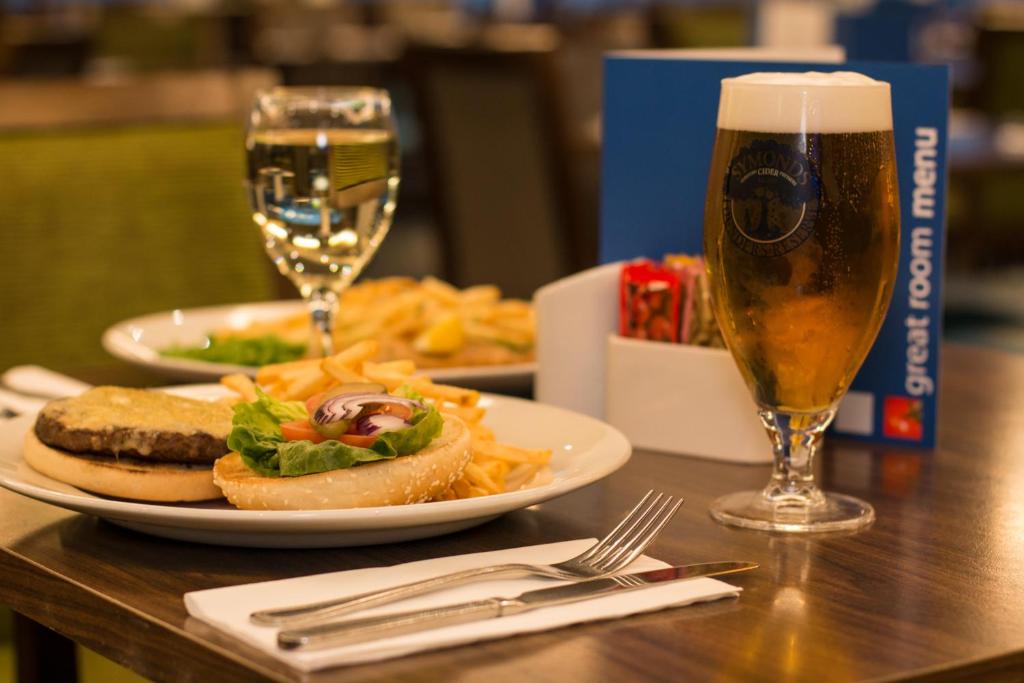 Holiday Inn Express London Heathrow T5 by IHG, Slough (updated prices 2025)