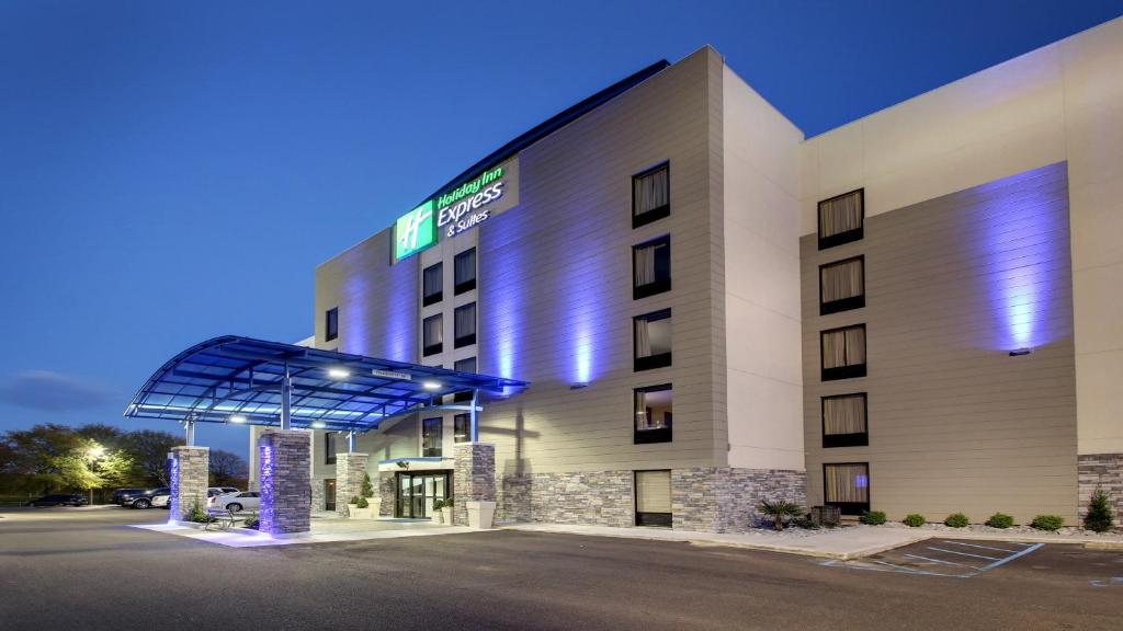 Holiday Inn Express & Suites Jackson Downtown - Coliseum by IHG ...