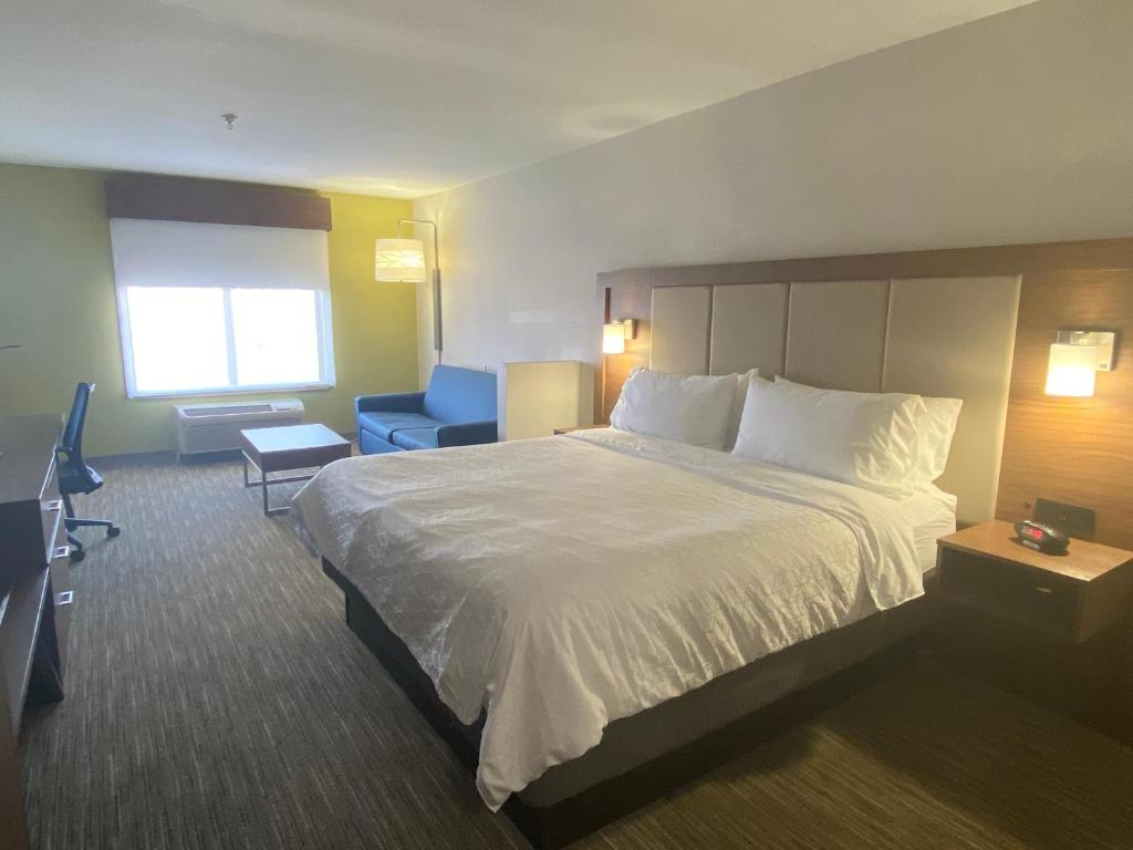 Holiday Inn Express & Suites Albuquerque Historic Old Town by IHG ...