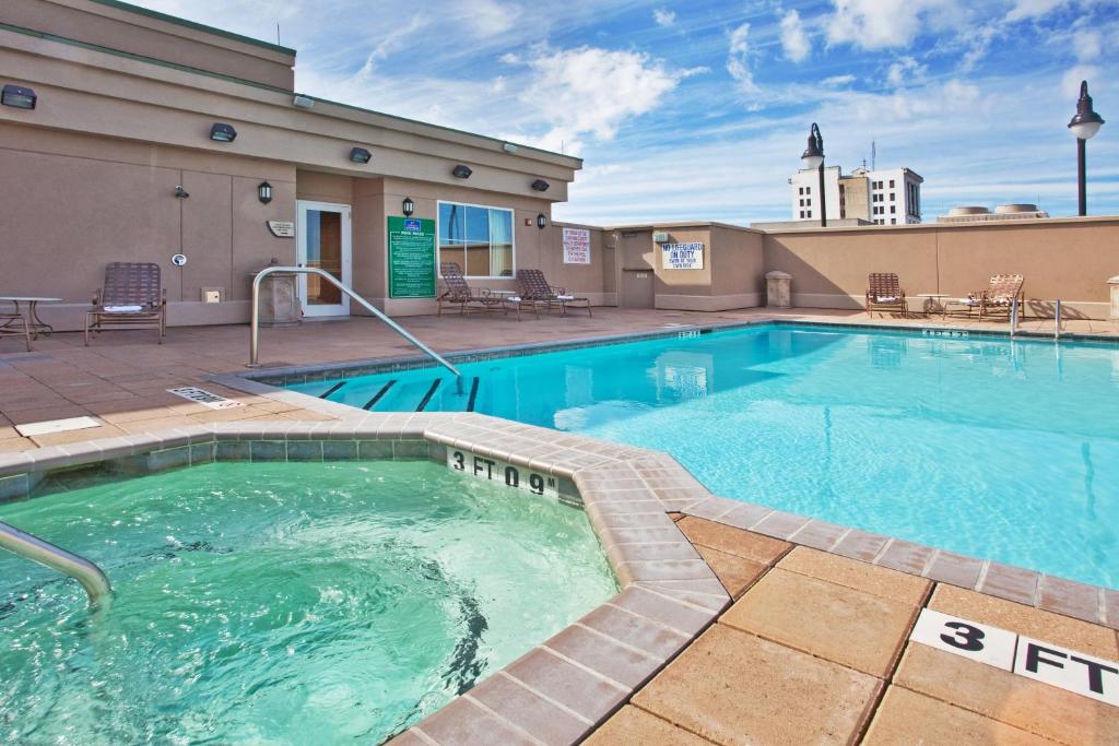 Holiday Inn Express Savannah - Historic District, an IHG Hotel ...