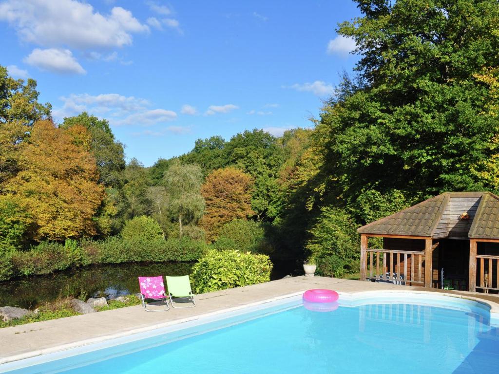 Holiday Home In Dun Les Places With Private Pool - Lac de Chaumeçon