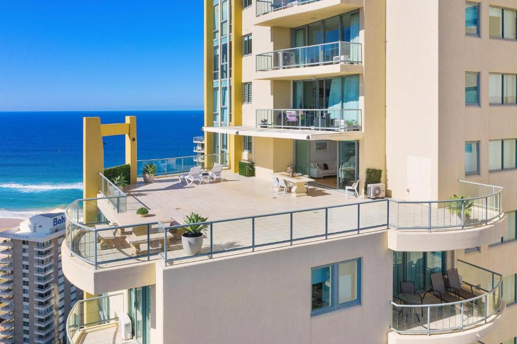 Resort style 3br unit w/ huge entertainers balcony, Gold Coast (updated ...