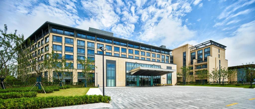 Q-Box Hotel Shanghai Sanjiagang -Offer Pudong International Airport and ...