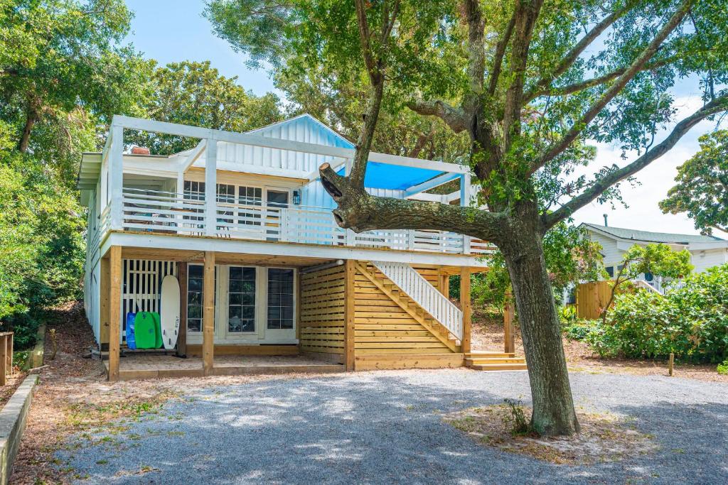808 E Ashley - The Board and Batten - 3 Bedrooms near Ocean, Folly ...