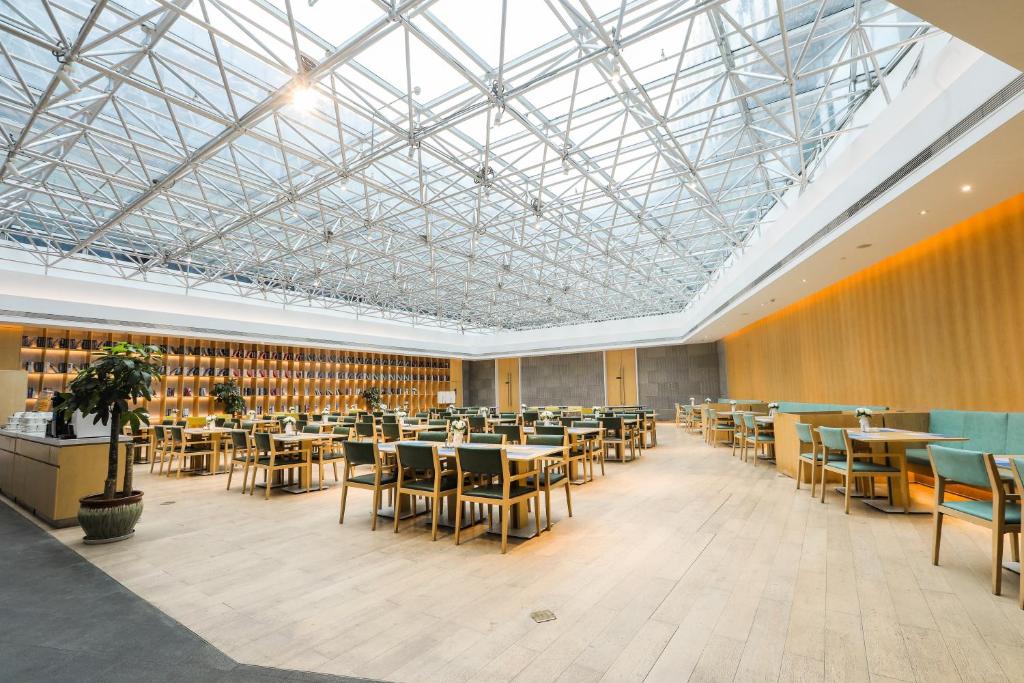 Holiday Inn Express Shanghai Songjiang Fangta by IHG, Songjiang ...