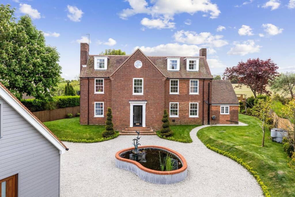 Stunning 5 Bedroom House - The Officers House, Hawkinge (aktualne ceny ...