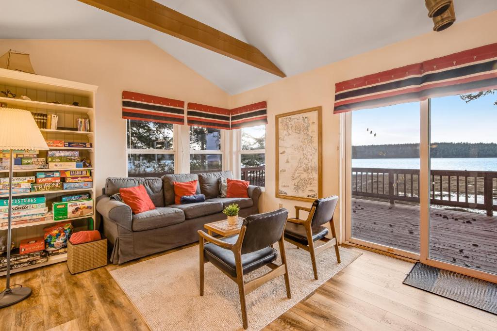 Marrowstone Island Beach Cabin, Nordland (updated prices 2025)