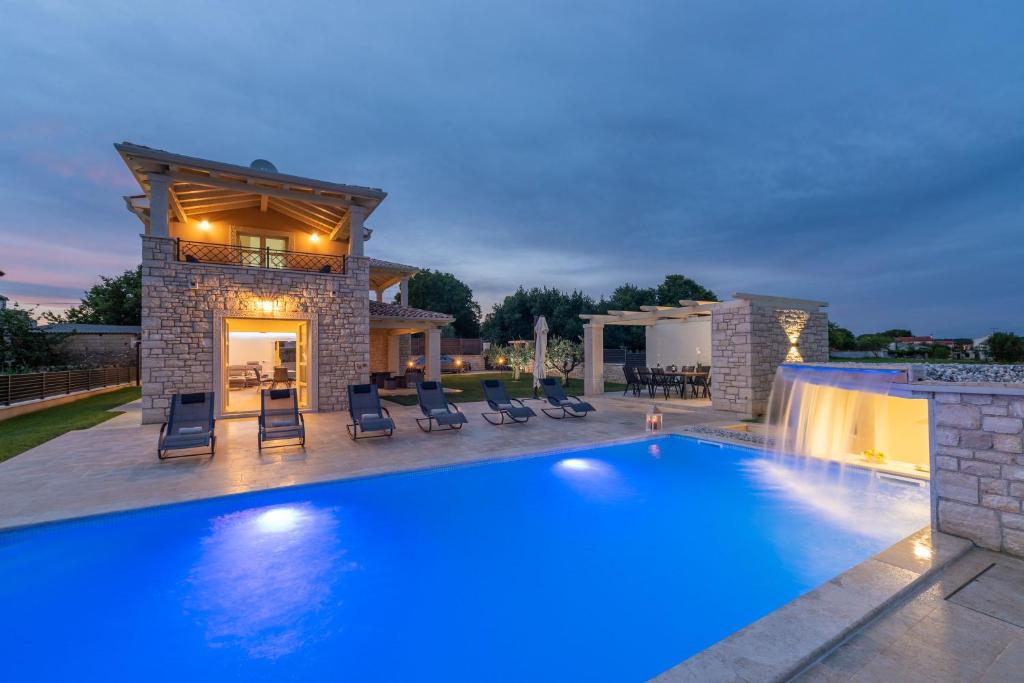 Villa Vistra, Brand New Luxury Villa With Poolbar - Croatie