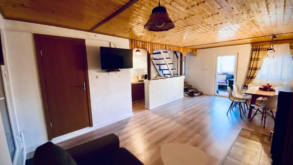 Cabana din Poiana Valiug in Valiug