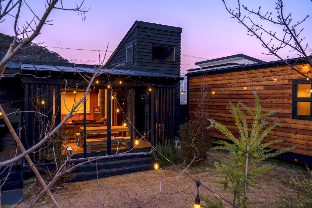 Tiny Base The River HOUSE & TRAILER, Kawazu (aktualne ceny na rok 2025)