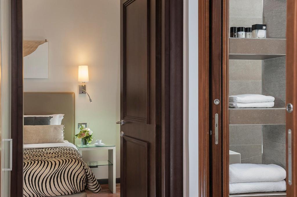 Hotel Daphne En Roma 437 Daphne Civic Center Hotels From ₹6,772,