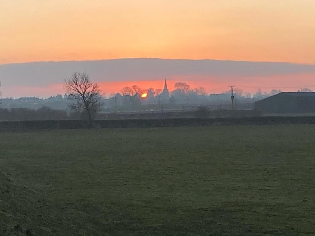Hen Houses with Hot Tubs - Big Drift and Fairchilds Barn, Caldecott ...