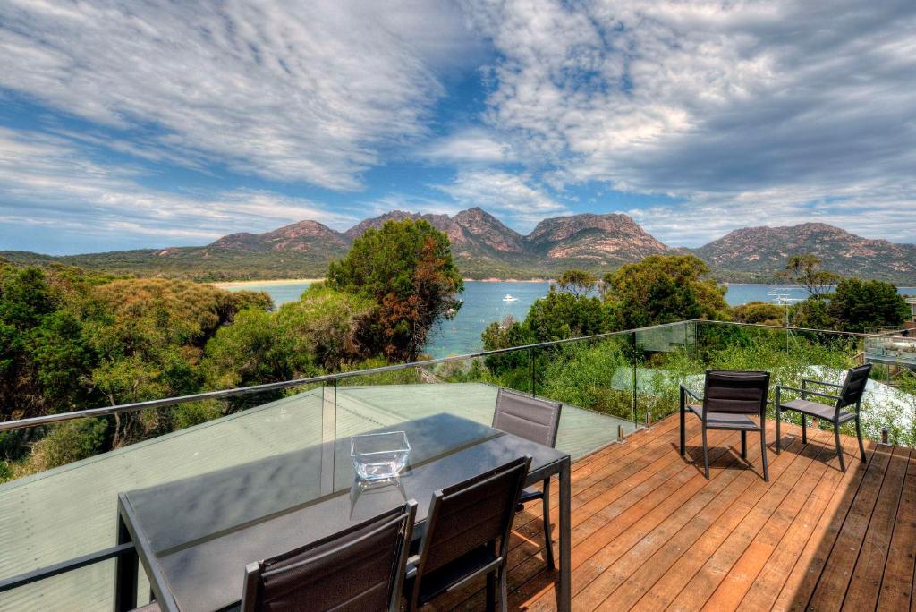 On the Beach 1, Coles Bay (updated prices 2025)