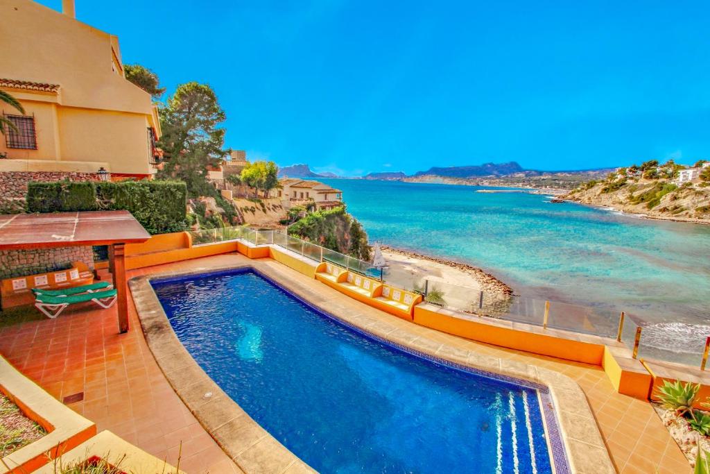 El Portet - beachfront holiday home with private pool in Moraira ...