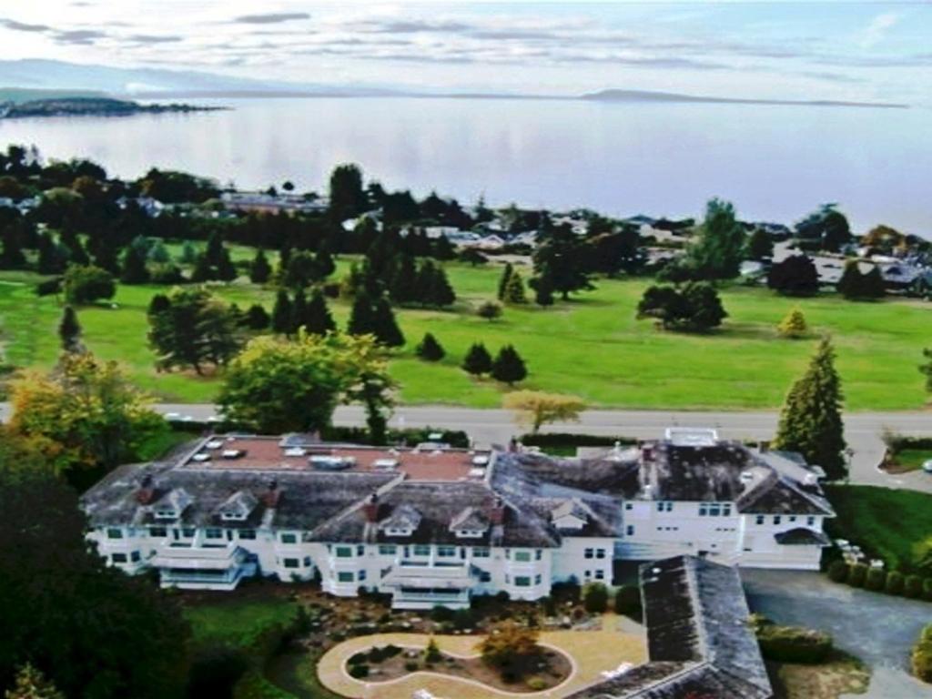 Crown Mansion Boutique Hotel & Villas, Qualicum Beach (updated prices 2025)