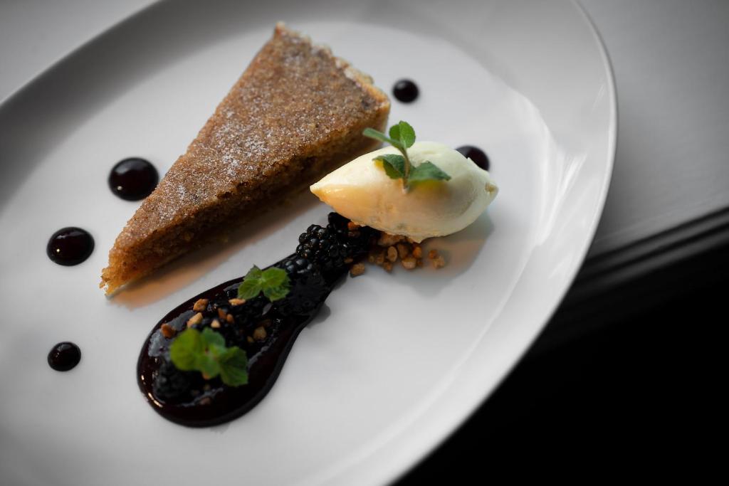 The Walnut Tree Inn, Northampton (updated prices 2025)