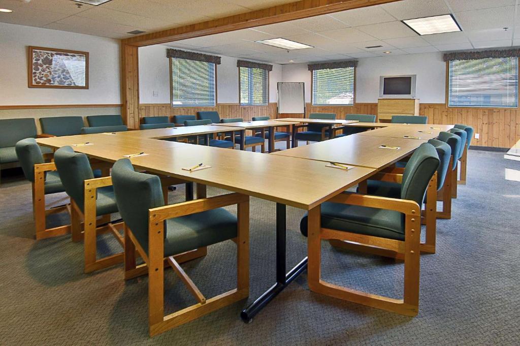 Super 8 by Wyndham Kenora, Kenora (updated prices 2025)