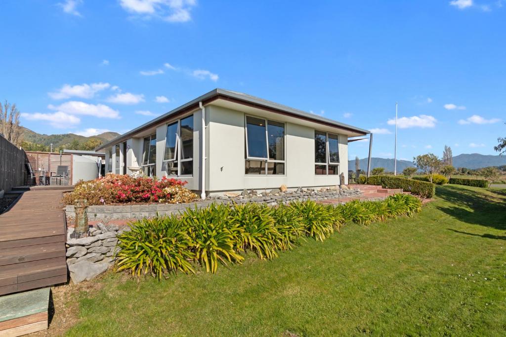 Paradise in Pohara - Pohara Beach Holiday Home, Pohara (updated prices ...