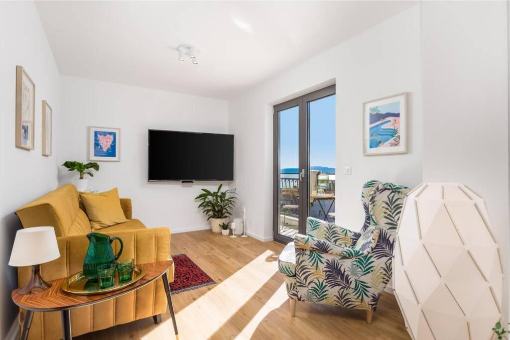 Big Family Apartment By Villa Commodore Ičići - Croatia