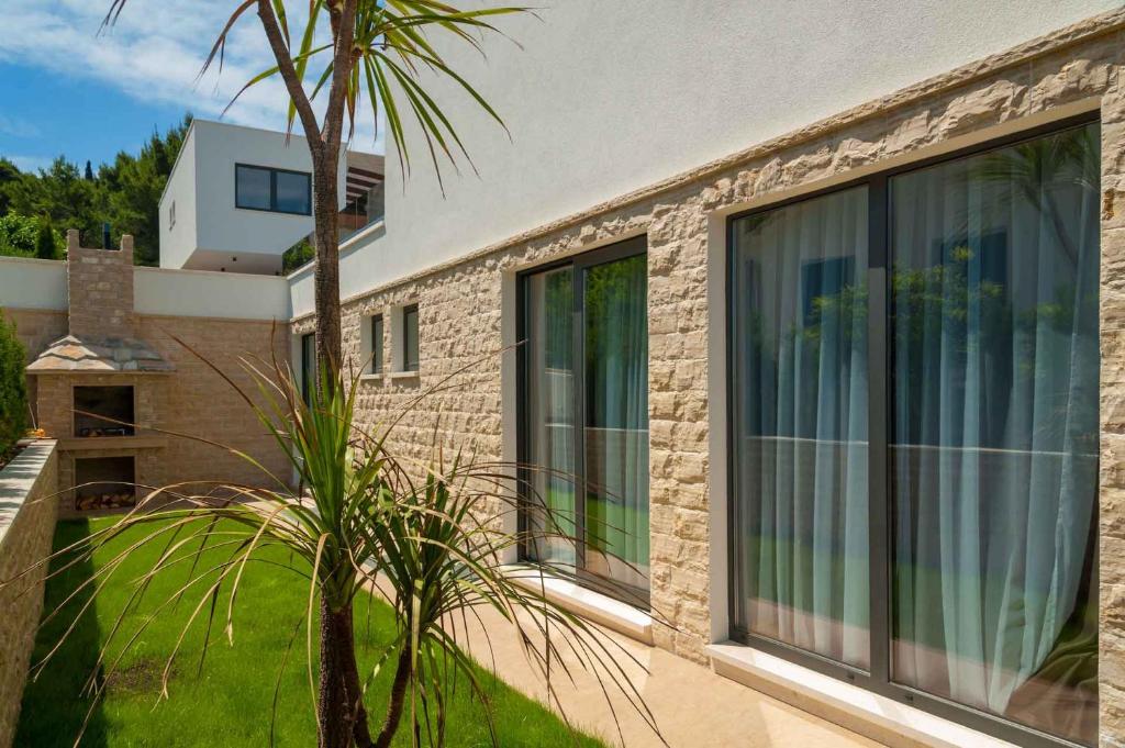 Villa Trogir Deluxe 1 6 Beautiful Bedrooms - Sea Front Private Pools ...