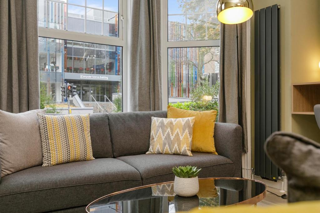 Number 11 by the Warren Collection, Belfast – Updated 2023 Prices