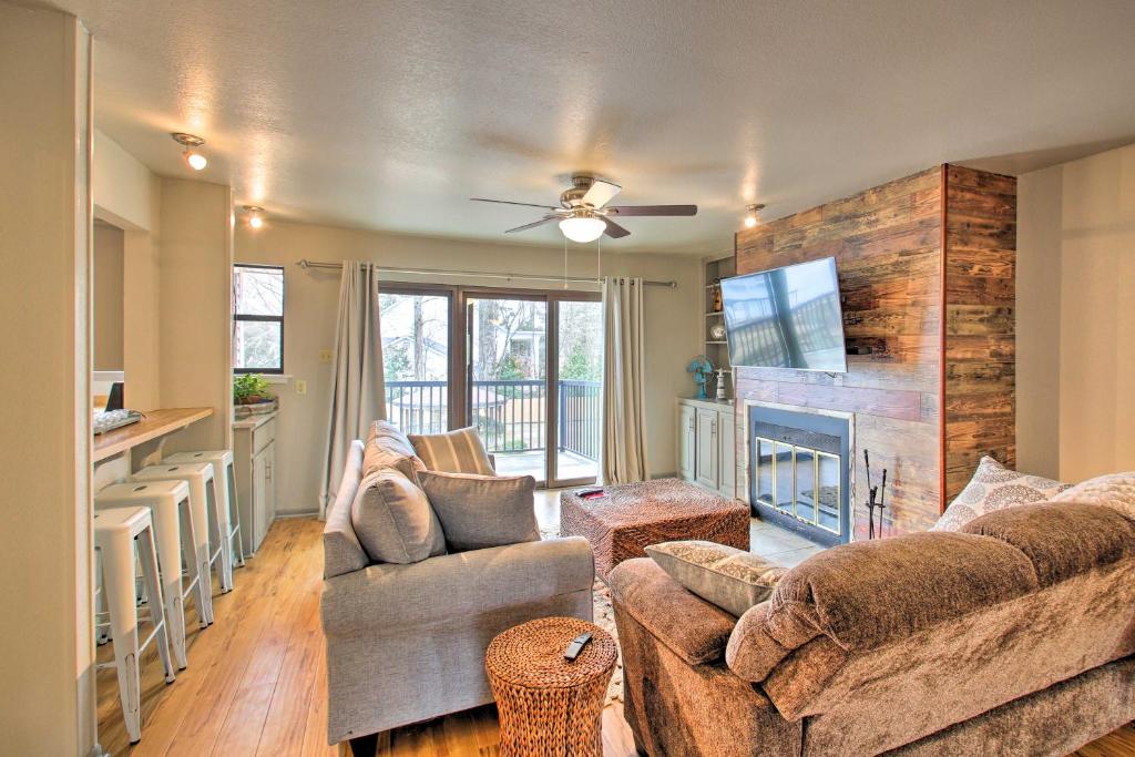 Lakefront Condo with Resort Amenities and Balcony, Hot Springs, USA ...