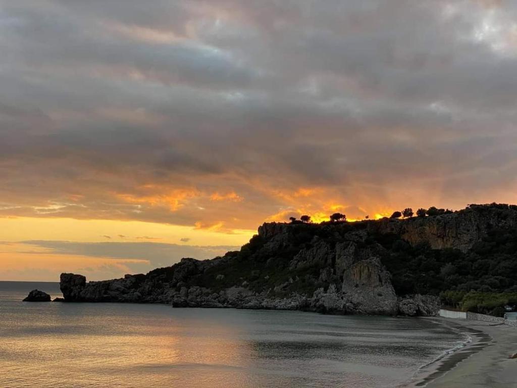 Livikon Studios & Rooms, Rodakino (updated prices 2025)