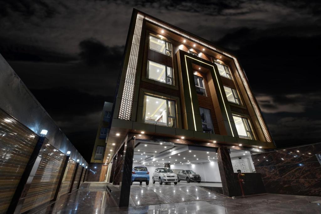 GOLDEN TREE, Noida (updated prices 2025)