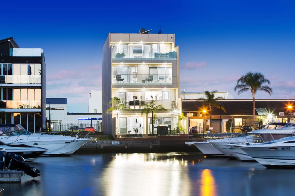 Waterfront Gem<br>4 Storey Luxury Waterfront Living 5 Br 3.5 Bth Sleeps 10 - Mordialloc