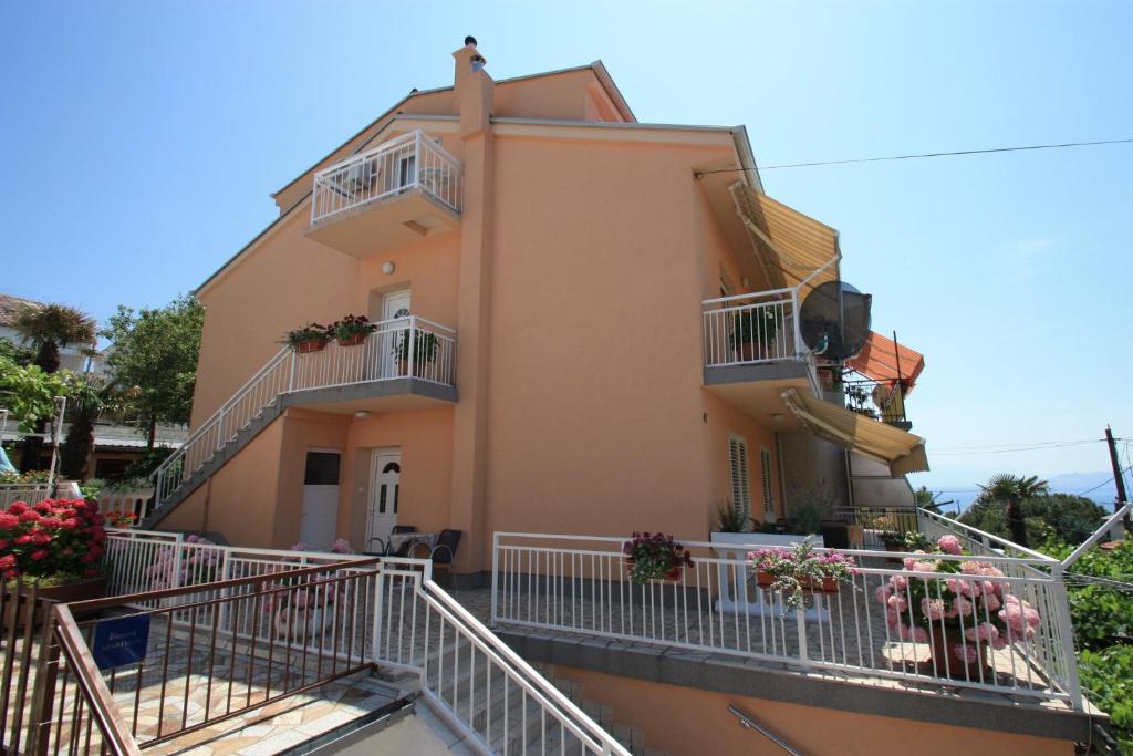 65 M² Apartment For 4 People With Sea Views - Crikvenica