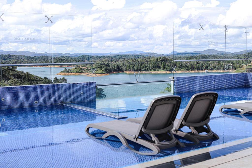 Hotel Santorini, Guatapé (updated prices 2025)