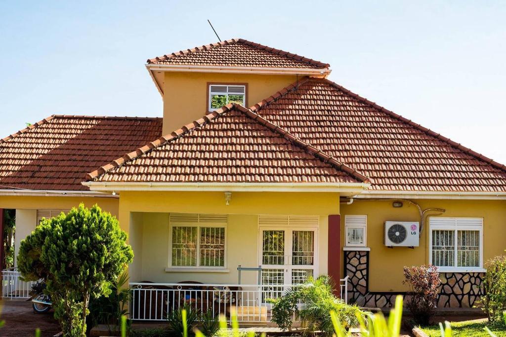 Captivating 3-Bed Villa, Bwebajja (updated prices 2026)