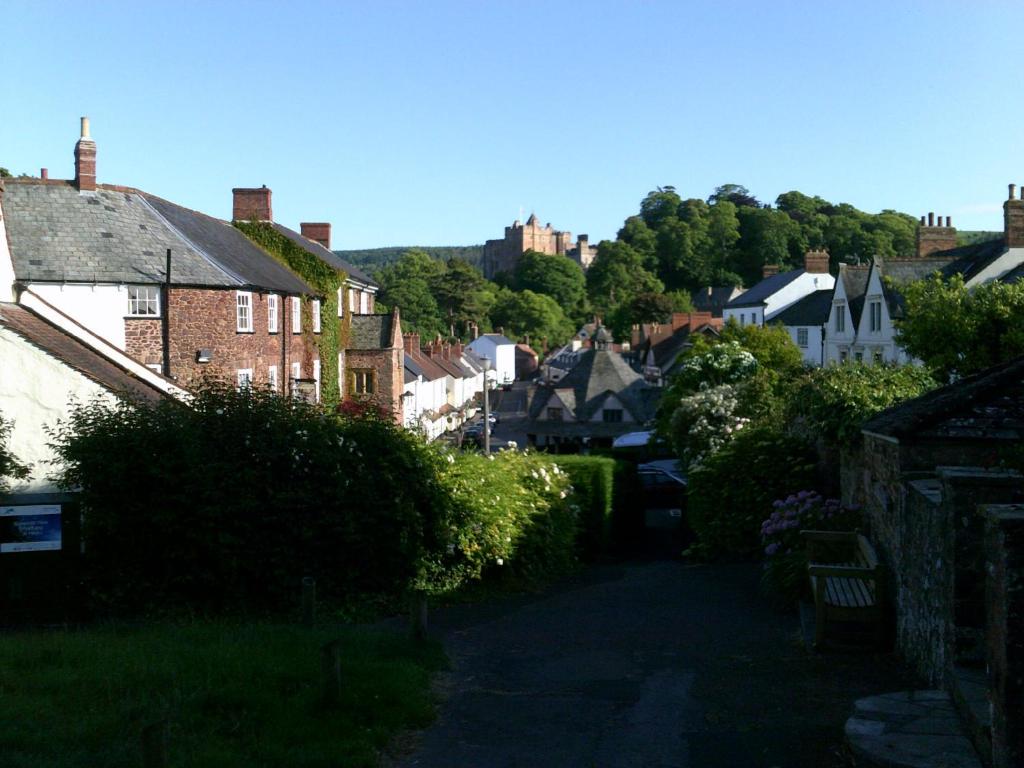 29 High Street Dunster, Minehead (updated prices 2025)