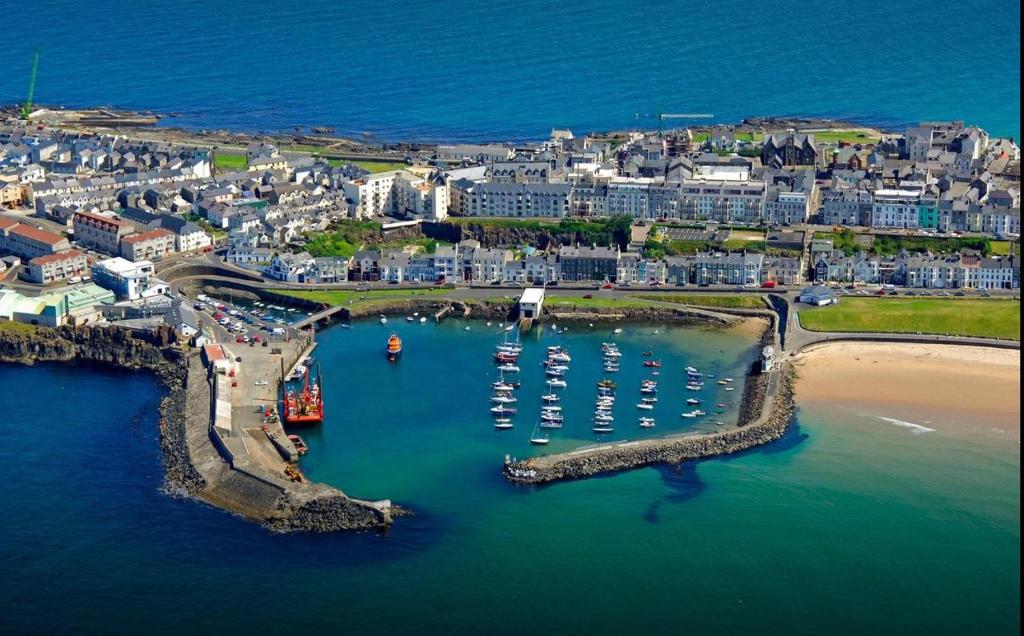 Causeway View perfect for large golf groups seafront central location ...