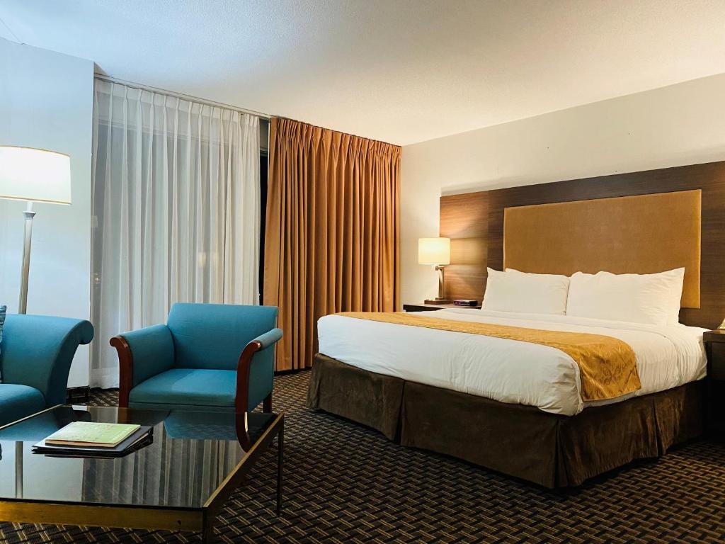 Ramada by Wyndham Belleville Harbourview Conference Center, Belleville ...