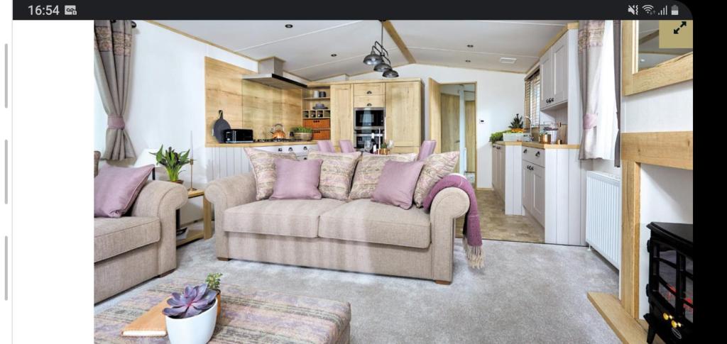 PLATINUM STATIC CARAVAN HIRE KILN PARK TENBY - Tenby