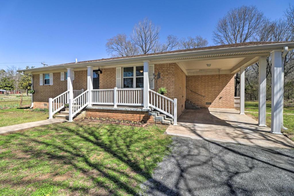 Greers Ferry Home with Yard, Less Than 1 Mi to Marina!, Fairfield Bay ...