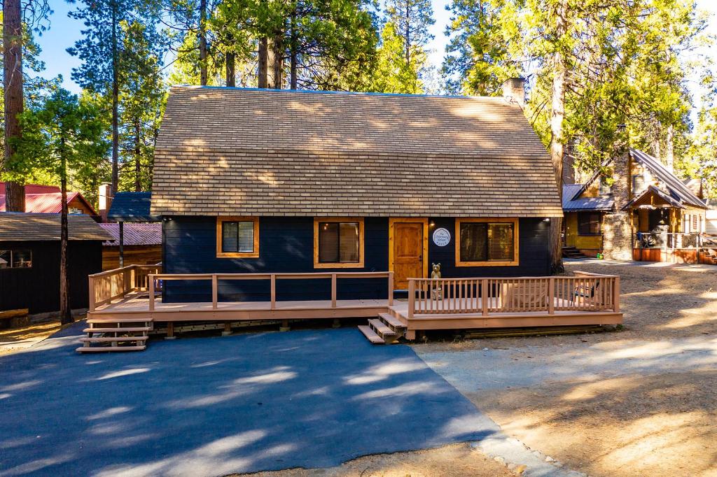 The Elderberry Retreat - It's A Dream Location! - Shaver Lake, CA