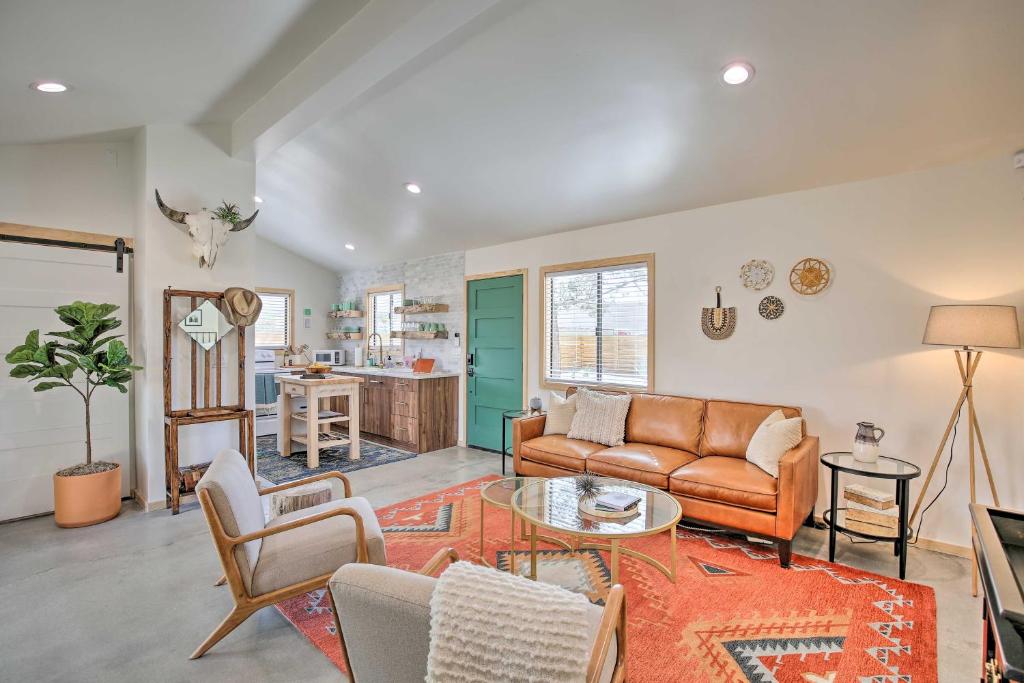 Modern Joshua Tree Bungalow with Fire Pit and BBQ!, Joshua Tree ...