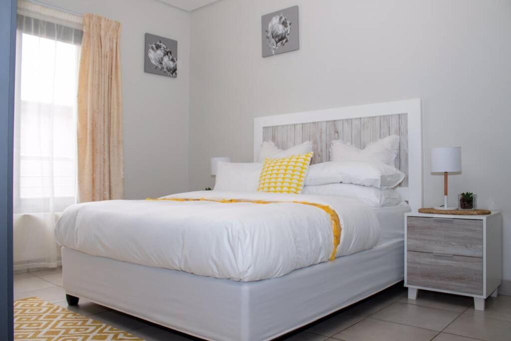 Contemporary Spacious & Comfortable Apartment, Pretoria, South Africa ...