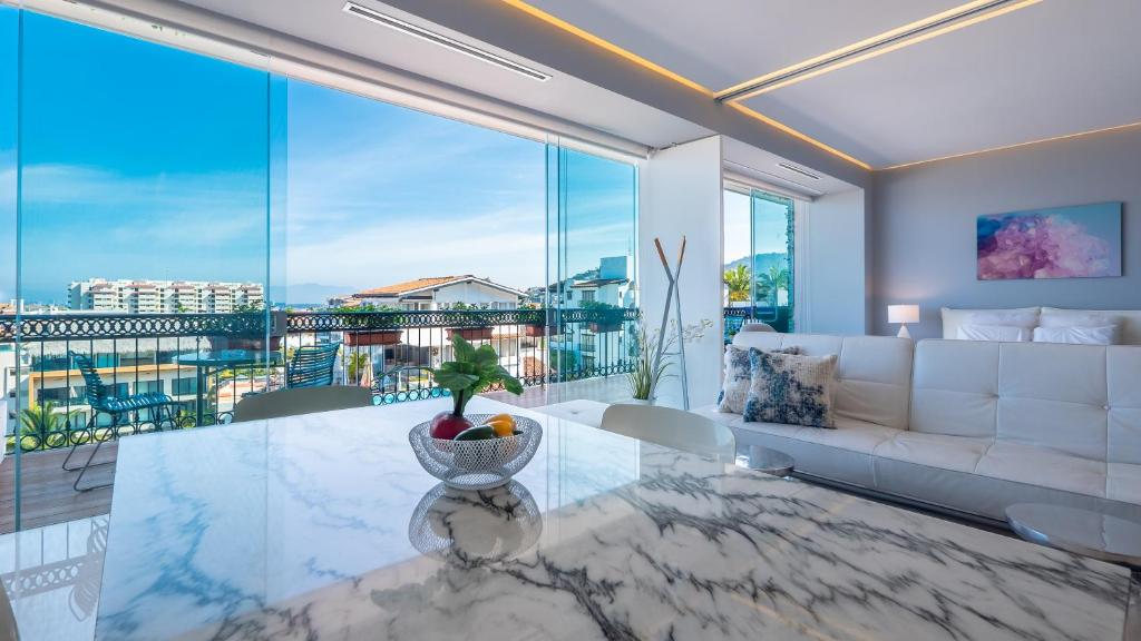 Pier 57 Ocean Views Chic 2 Bedrooms 2 Baths Romantic Zone - Puerto Vallarta