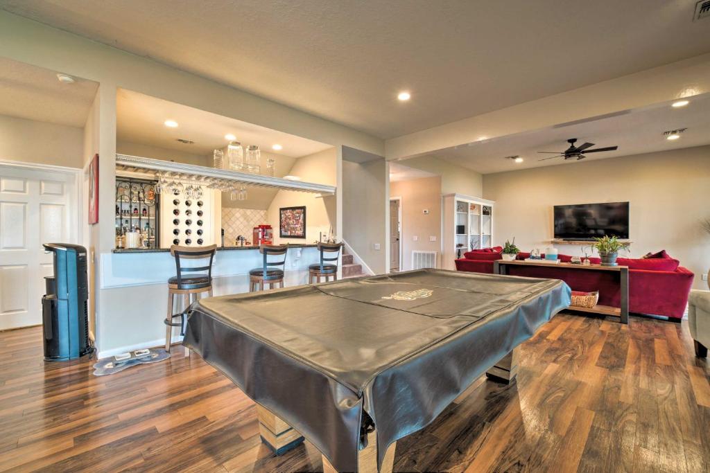 Lavish Lakefront House with Pool Table and Patio!, Montgomery (updated ...