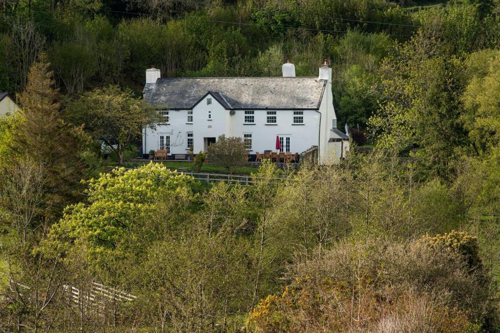 Finest Retreats - Lower Aylescott Farmhouse, West Down (updated prices ...